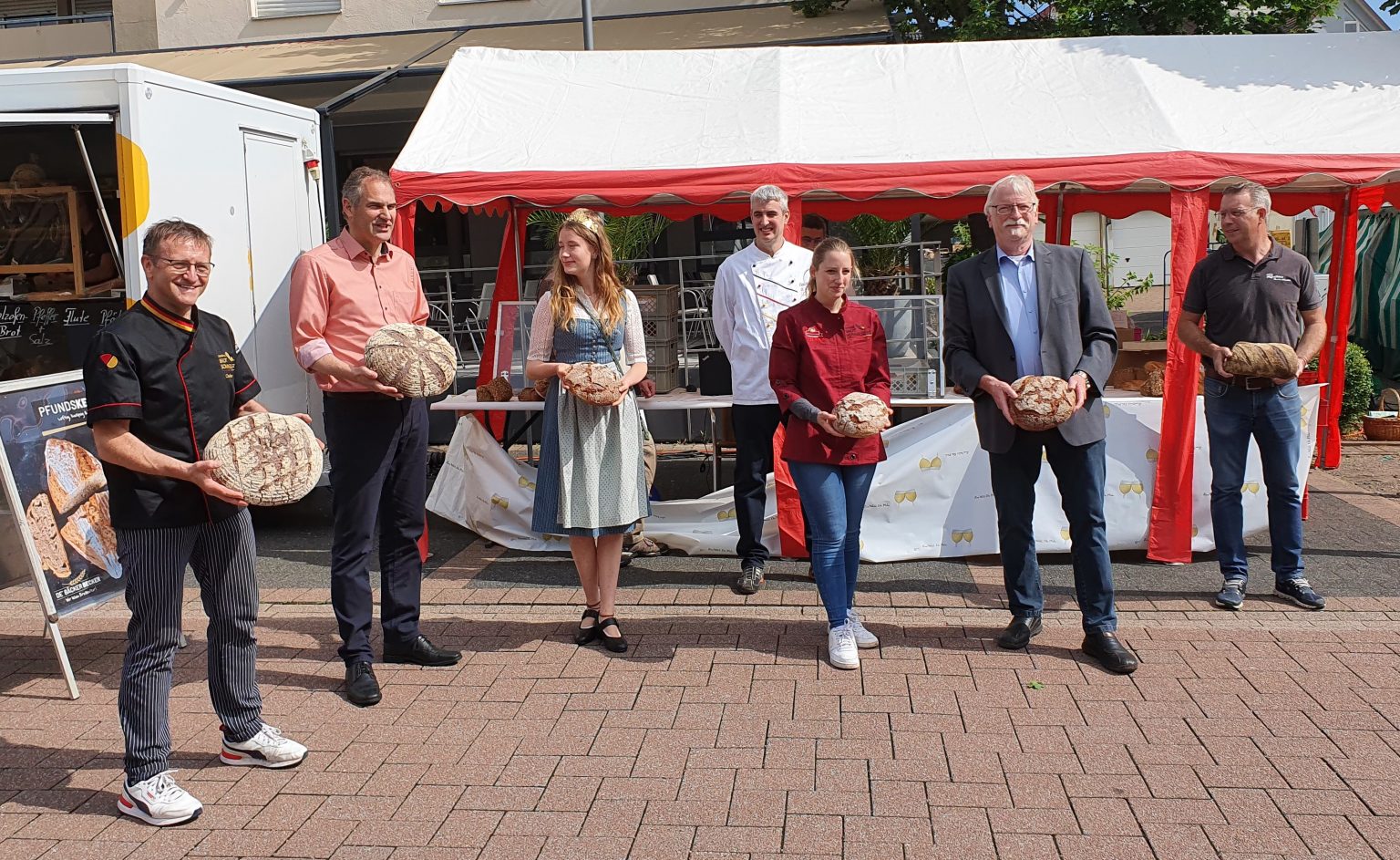 Prominter Besuch bei der Brotprüfung in Edenkoben ...